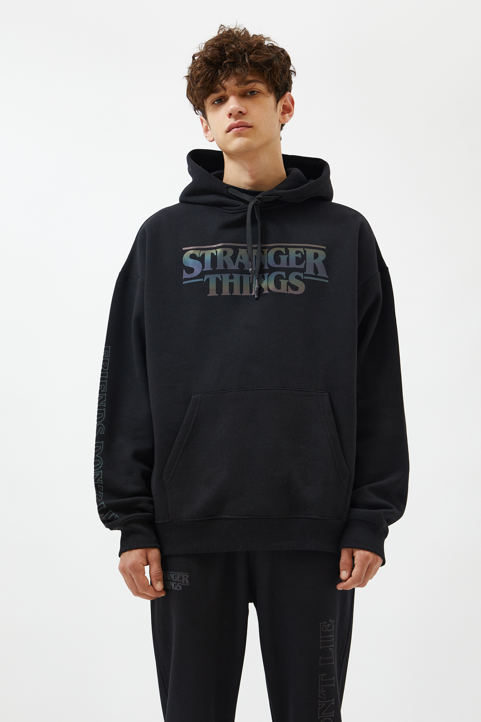 Sudadera Stranger Things PULL & BEAR De Segunda Mano Por 10 EUR En Barcelona En WALLAPOP ...