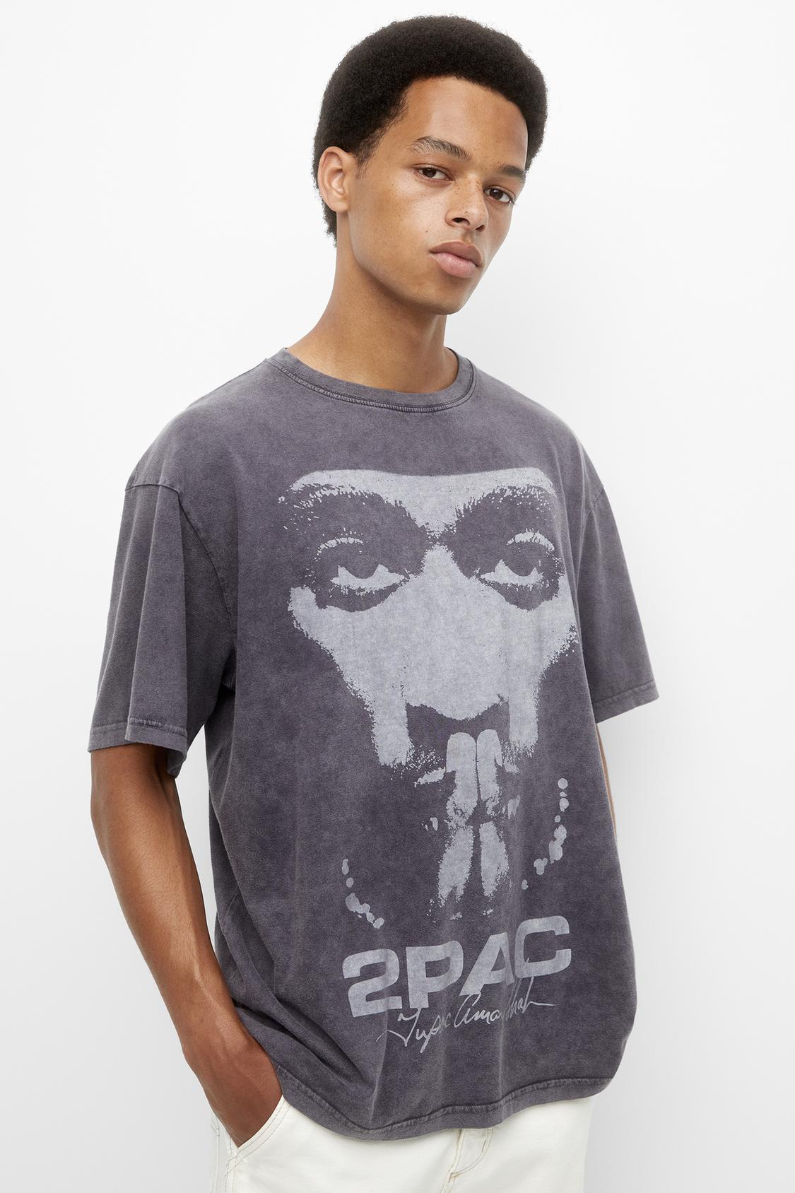 2pac Performing With Shirt On