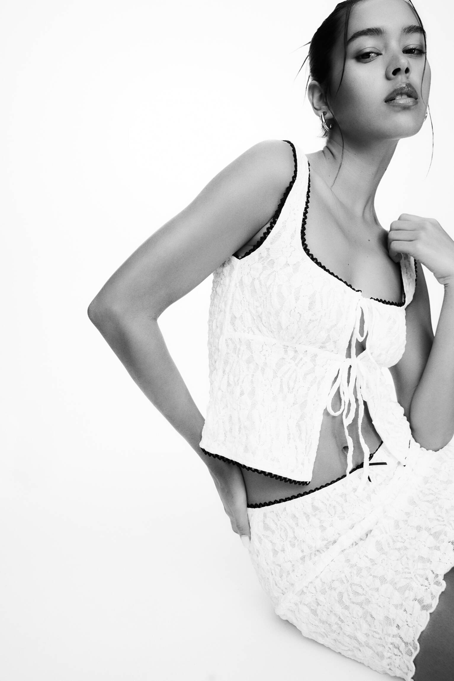 White Floral Lace Top Pull bear White Floral Lace Top Pull bear