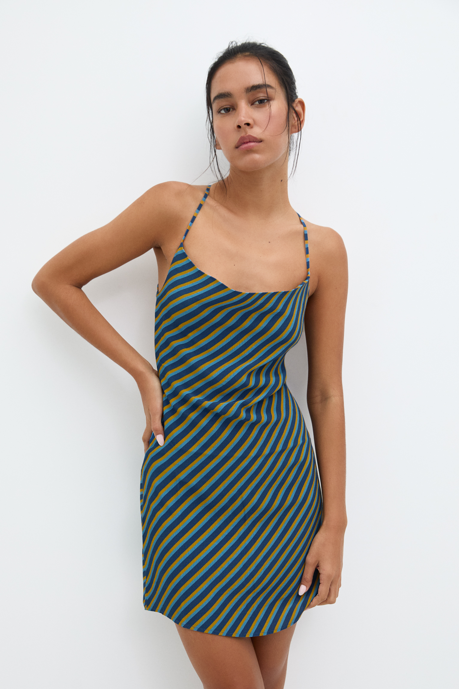 Haljine i pantalone na tregere - Kolekcija - Žene – PULL&BEAR