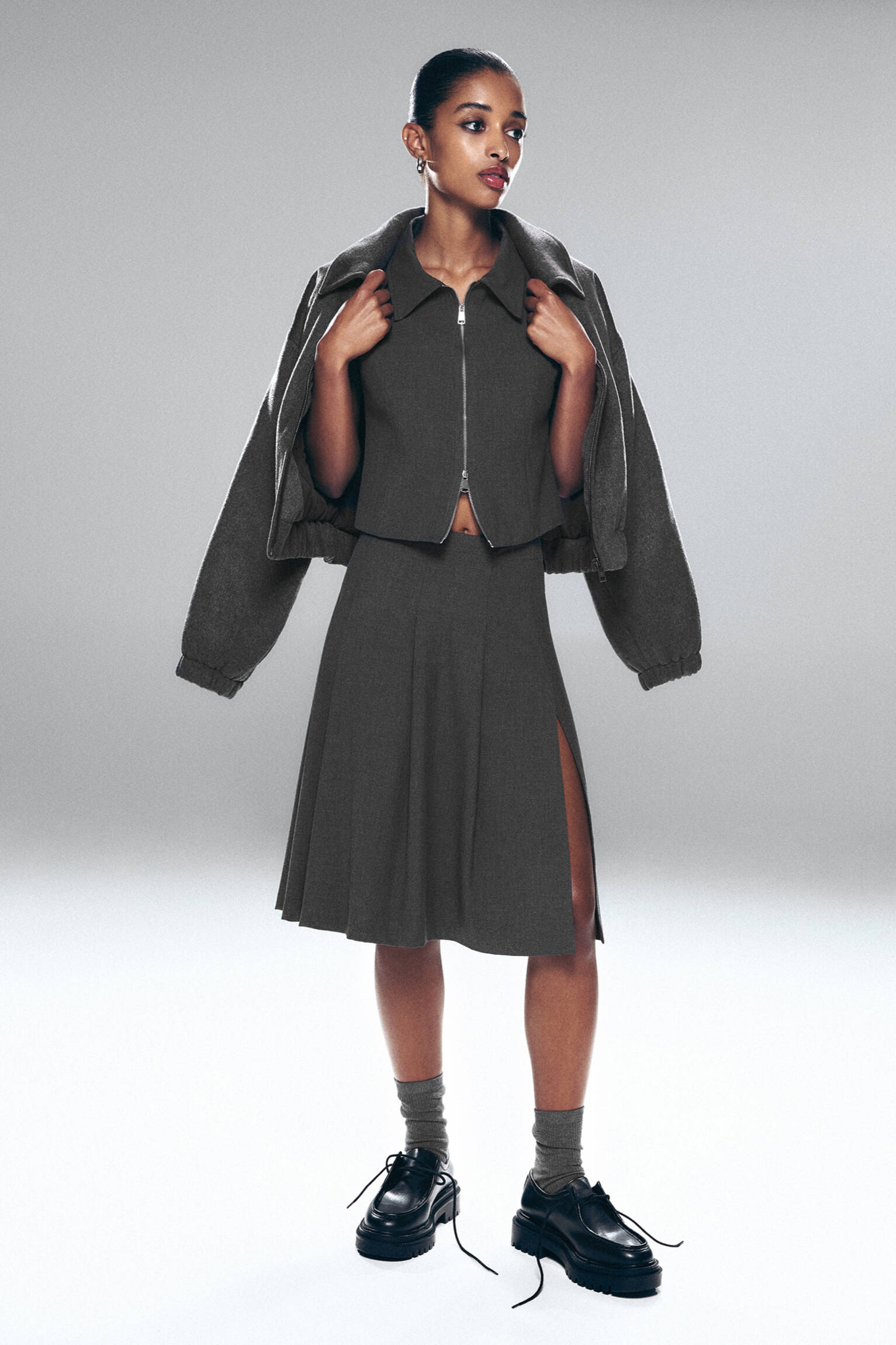 Midi skirt with box pleats and slit - PULL&BEAR