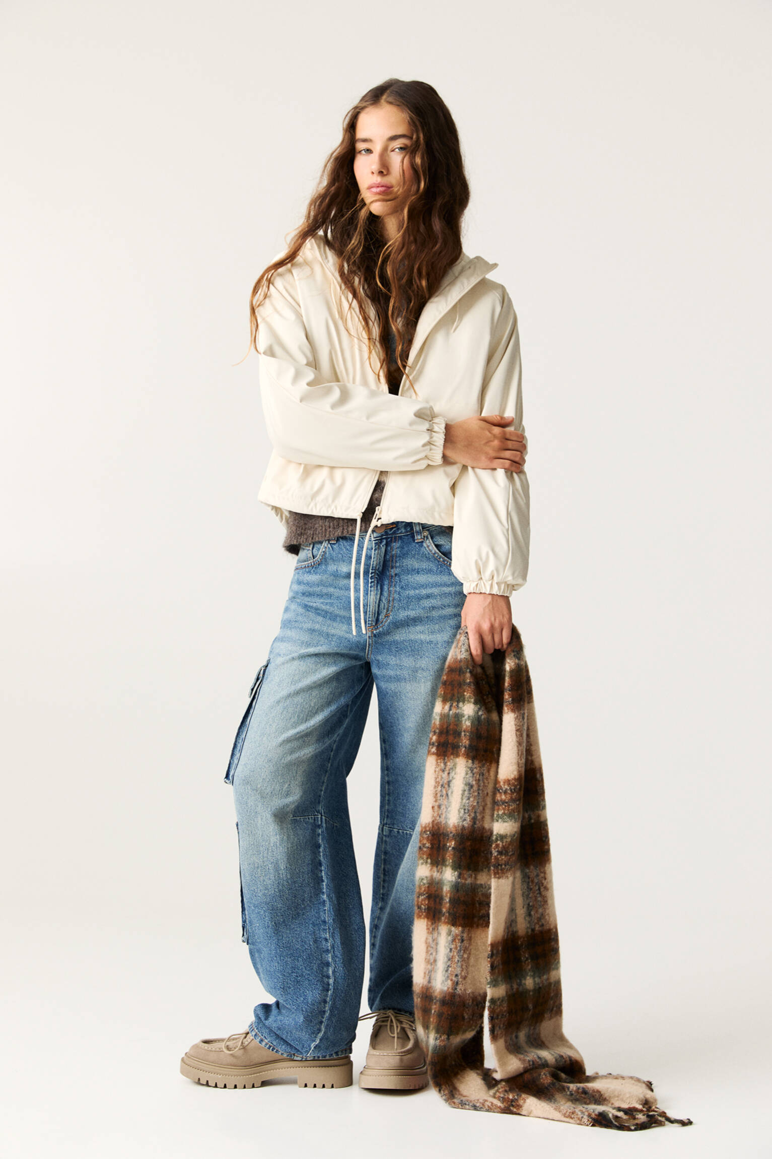 Cropped raincoat with hood - PULL&BEAR