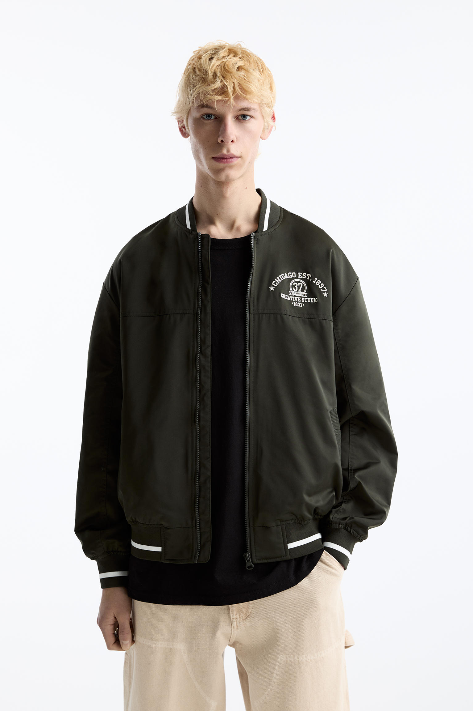 Bomber jackets - Trends - Man - PULL&BEAR Singapore
