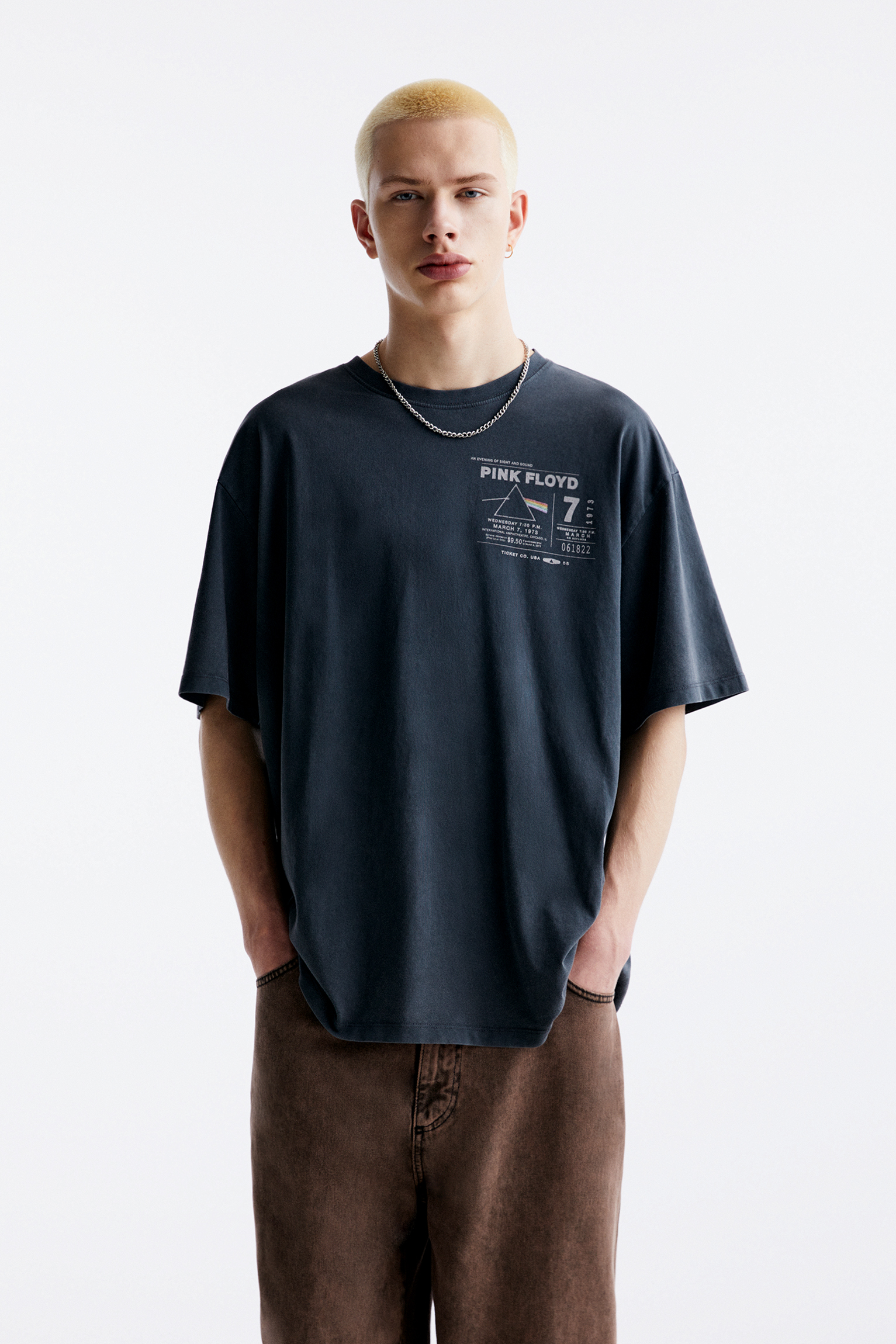 Kaus - Pakaian - Pria - PULL&BEAR Indonesia