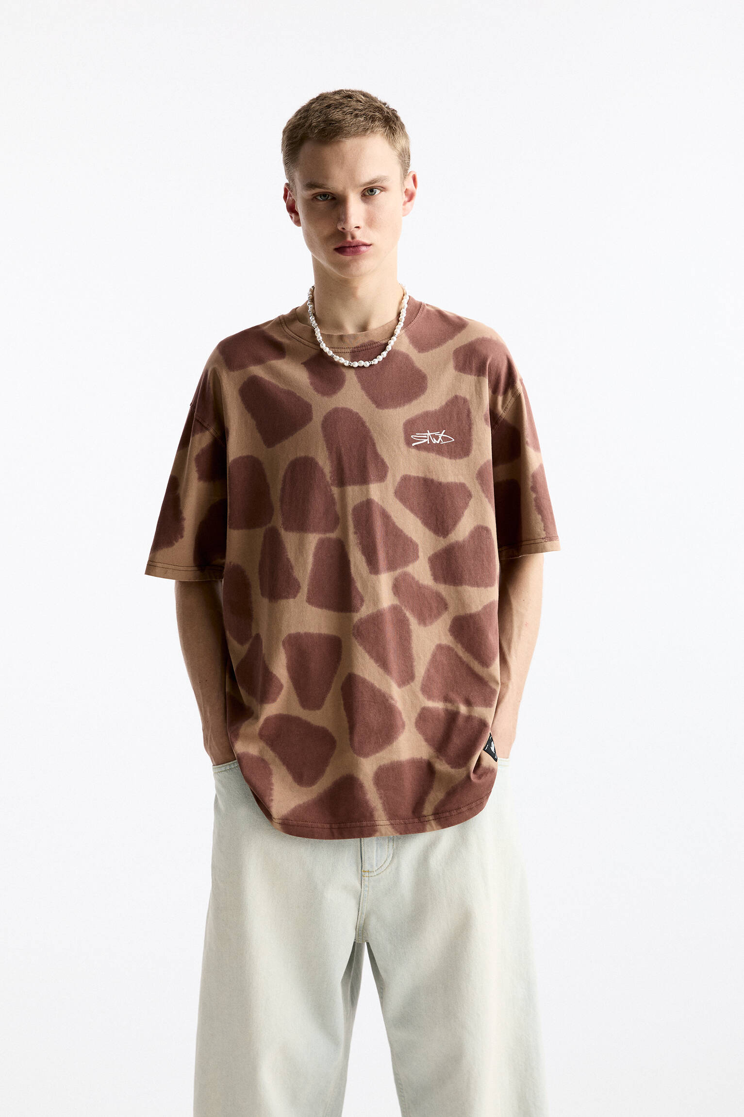 Μπλούζα tie-dye με κέντημα - PULL&BEAR