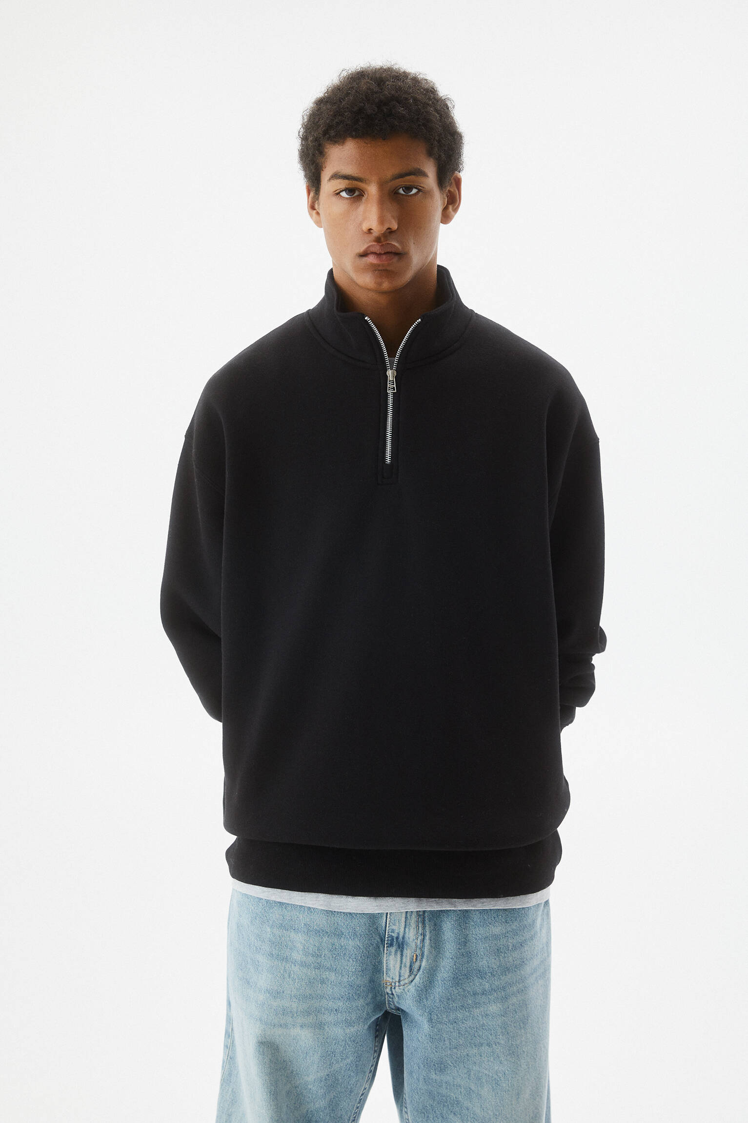 Basic coloured zip-up neck sweatshirt - PULL&BEAR