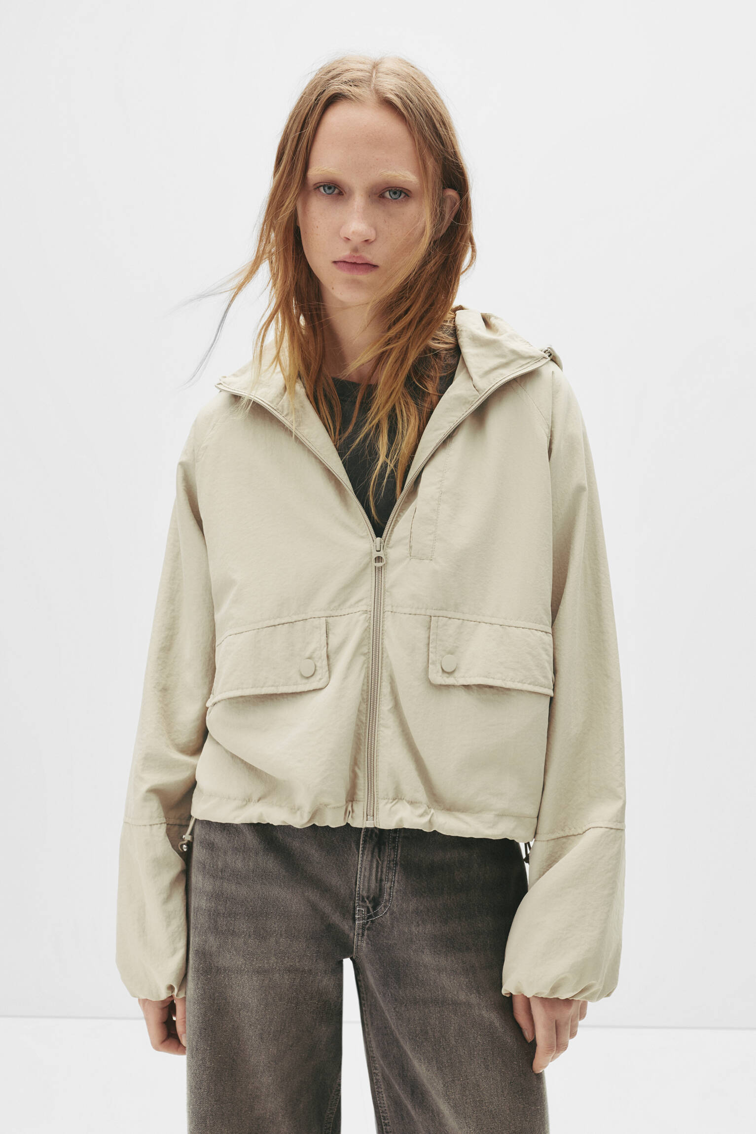 Short lightweight jacket with hood - pull&bear