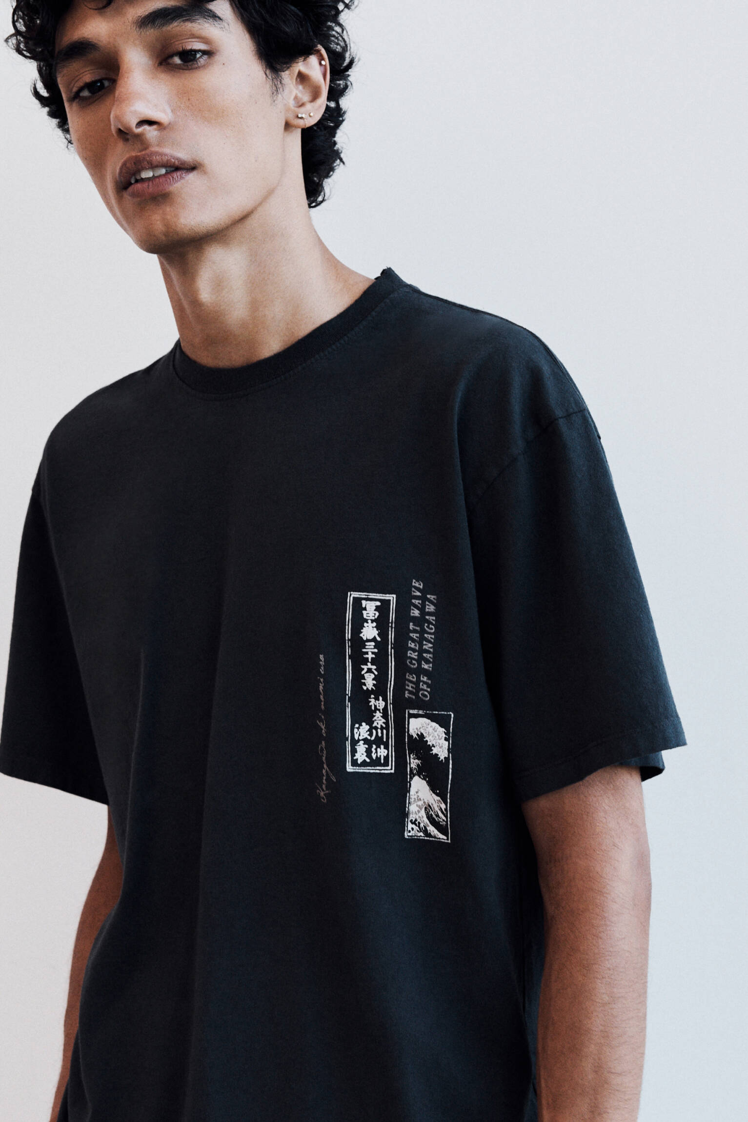 T-shirt with "The Great Wave off Kanagawa" graphic - pull&bear