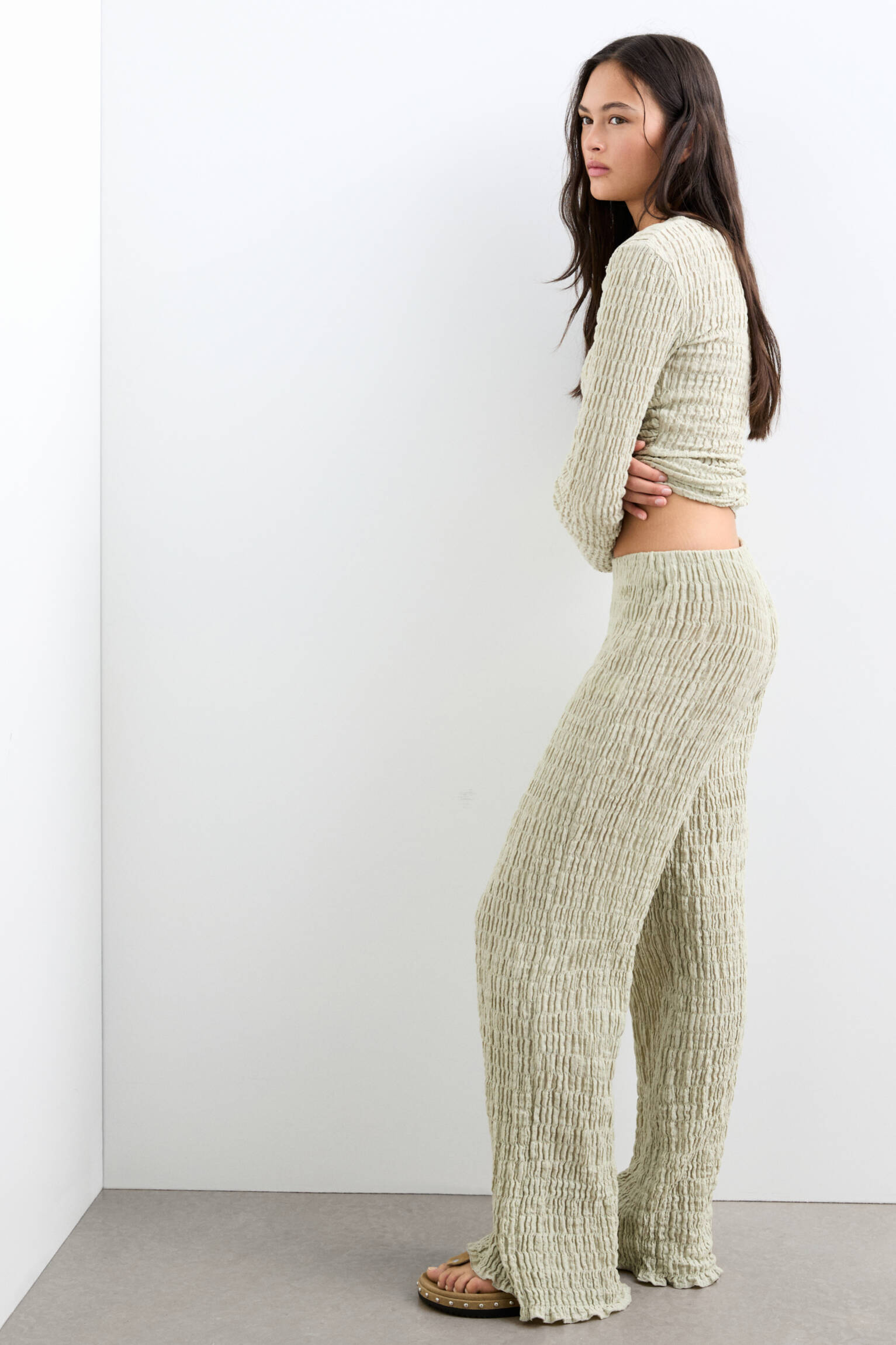 Pantalone od nabrane tkanine širokih nogavica – PULL&BEAR