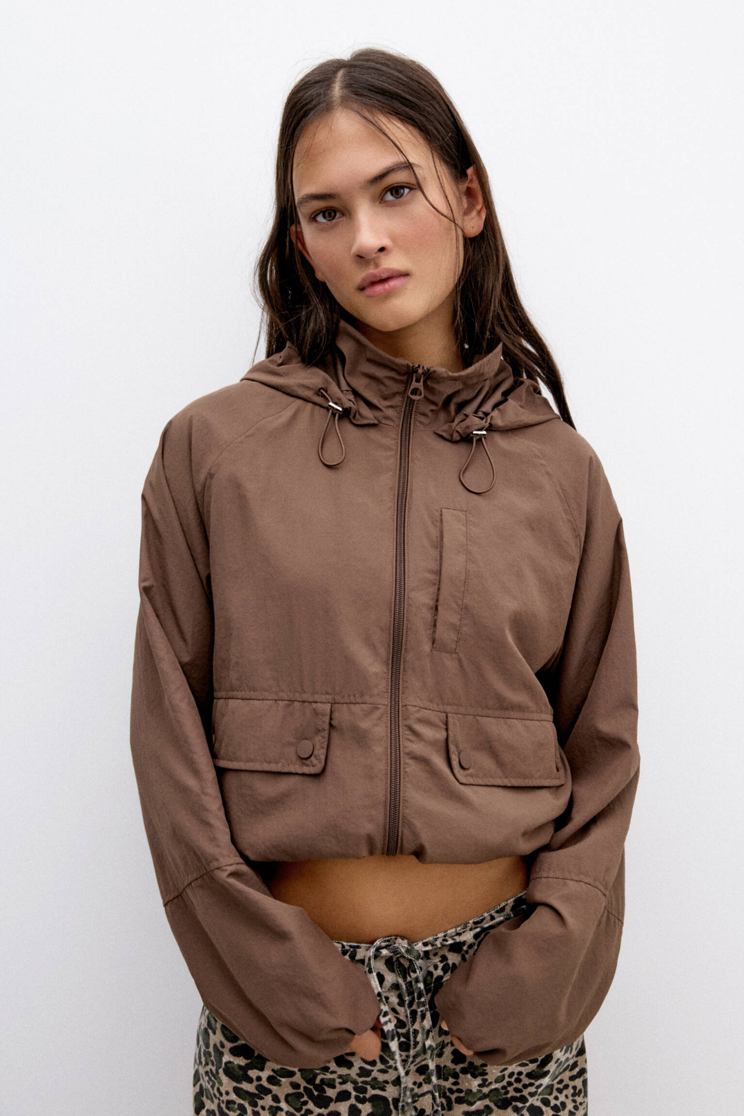 Short lightweight jacket with hood - pull&bear