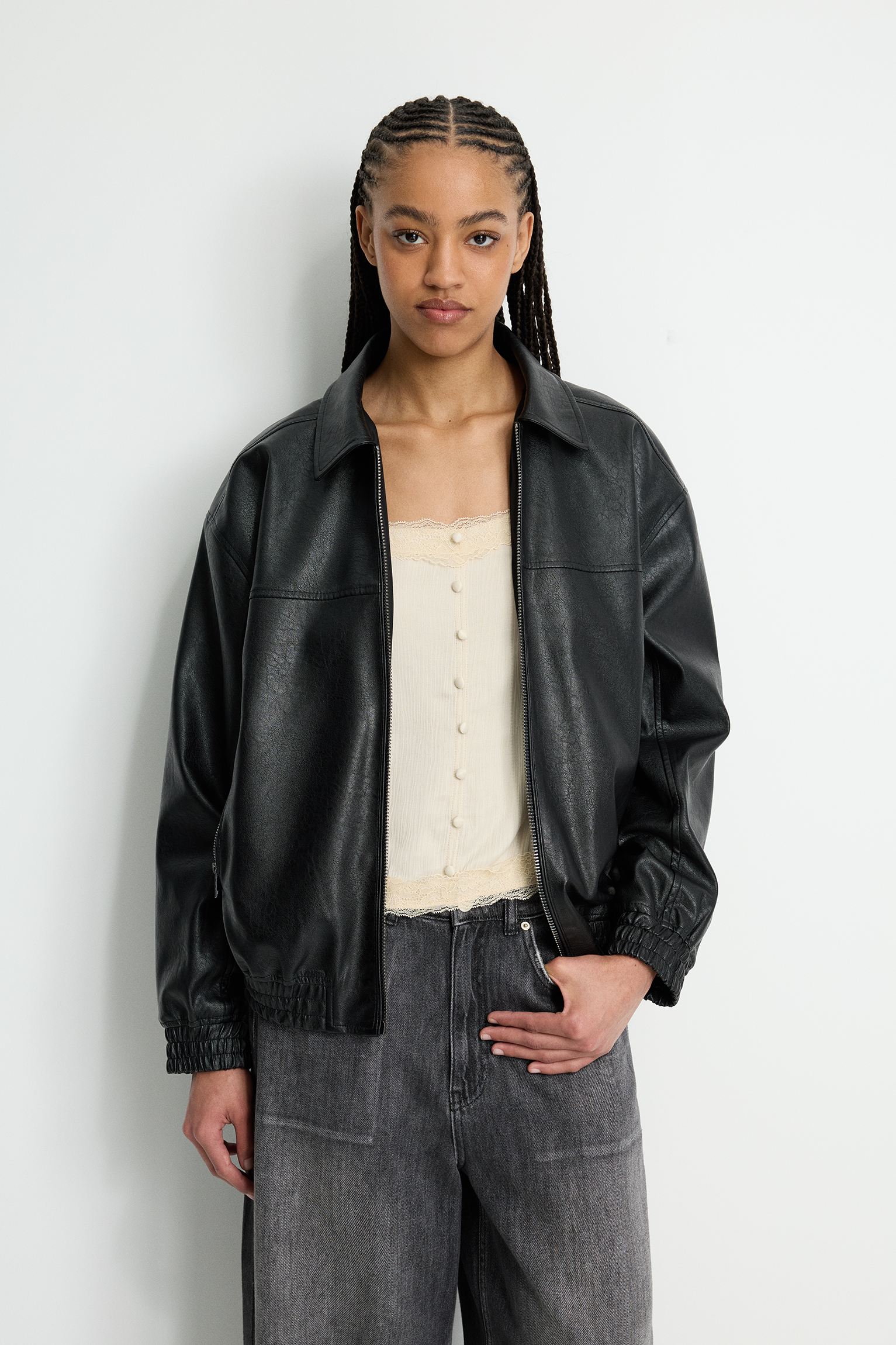 Cazadora Efecto Piel de Mujer | Pull&Bear