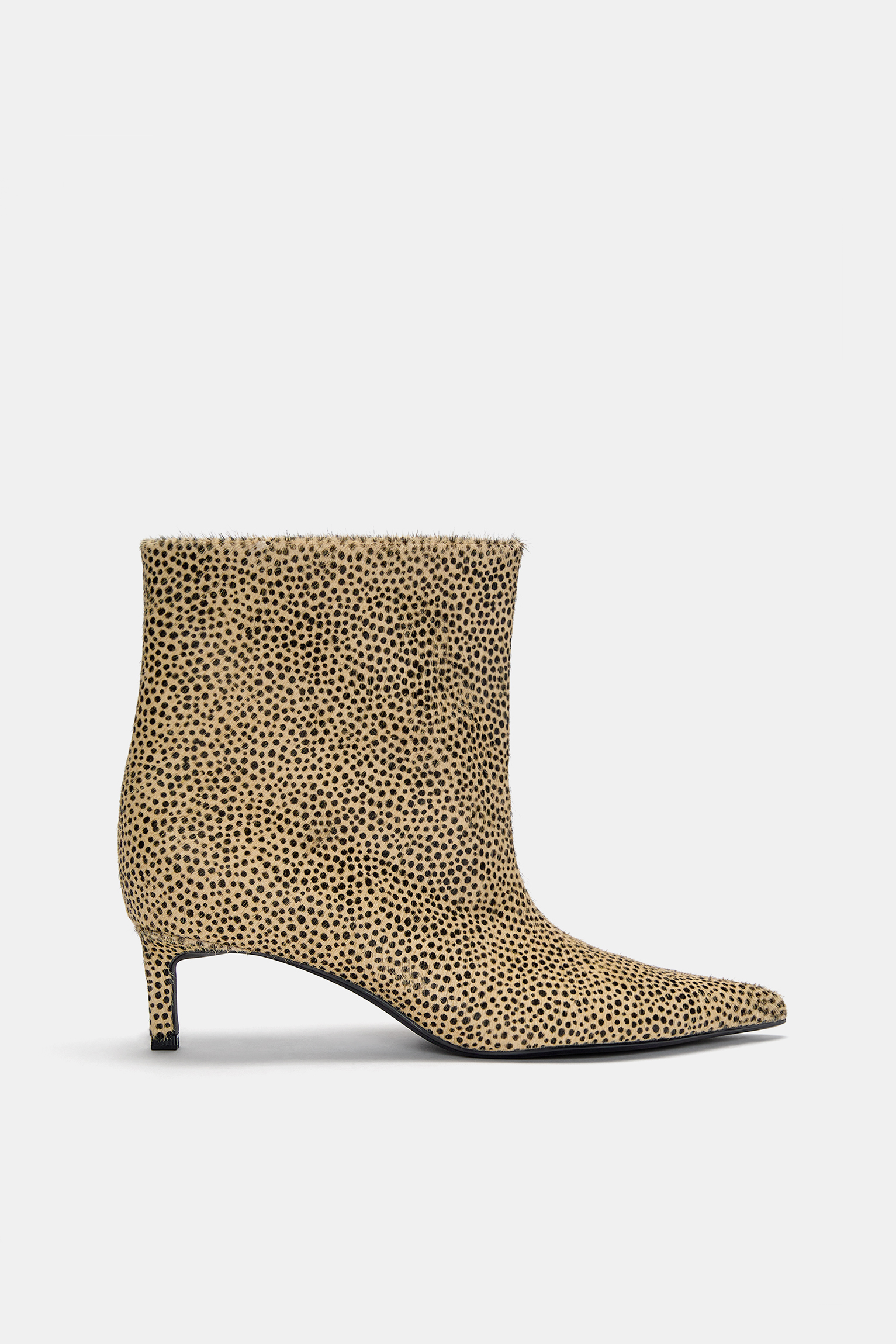 Botas y botines para mujer | PULL&BEAR