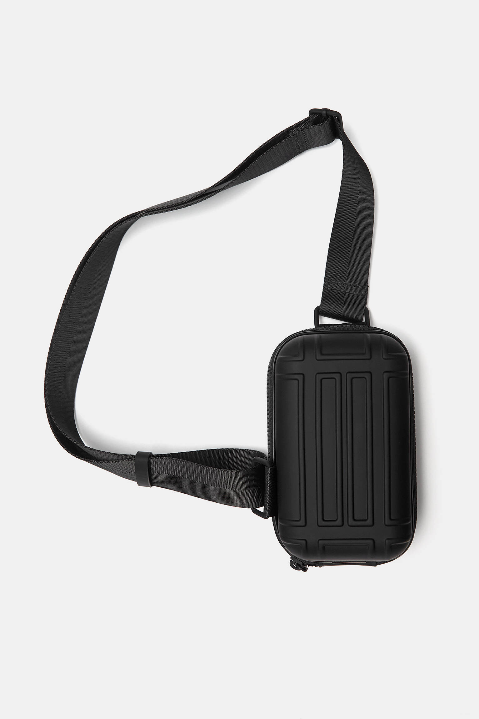 Rigid rubberized messenger bag - pull&bear