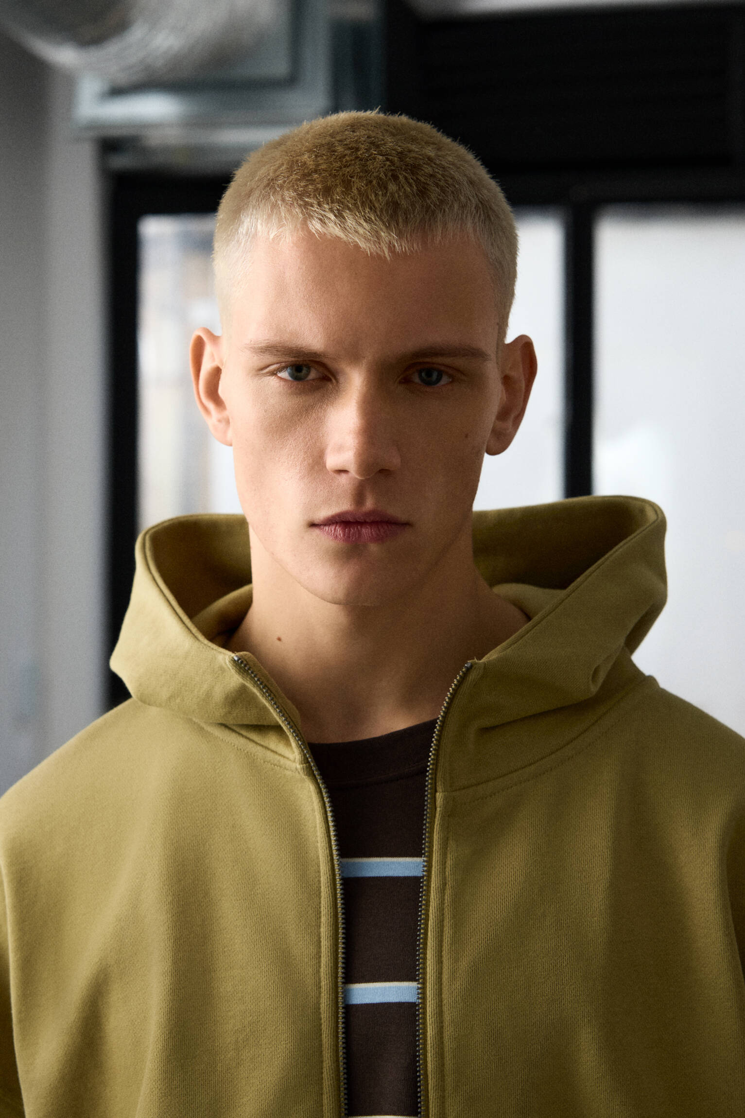 Boxy hoodie with zipper - Pull&Bear United Kingdom